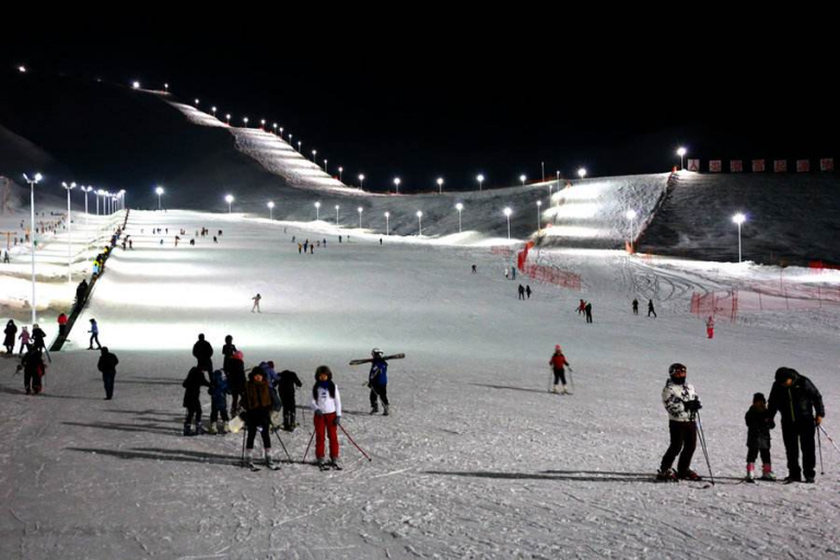How to choose the right ski resort lighting | Green Light